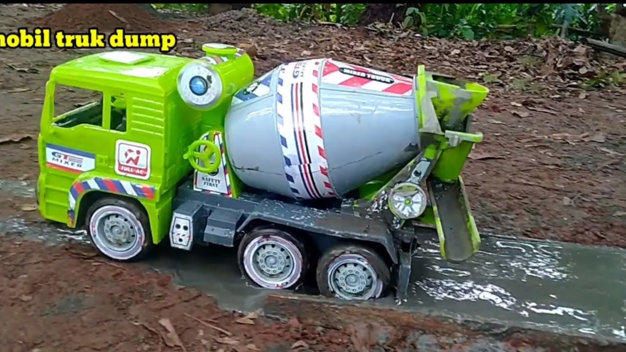 Mobil Truk Tronton Panjang Muatan Berat Oleng, Beko Keruk Rc Excavator ...