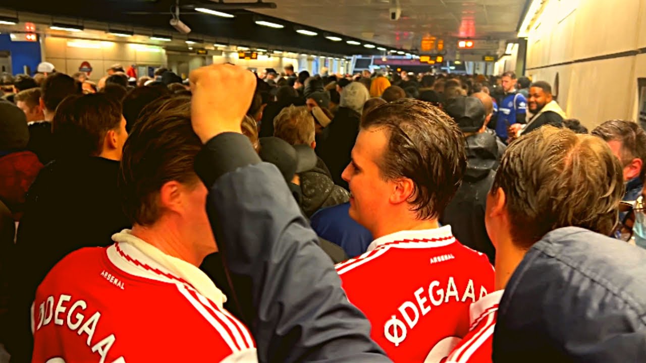 Arsenal fans Chanting in the London Underground Chelsea 0 Arsenal 1 ...