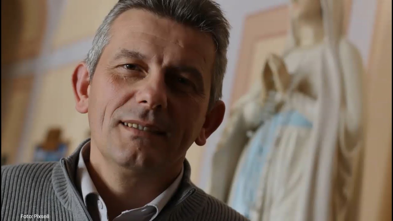 Don Ivan Filipović: Od pakla droge do svećeničkog poziva - YouTube