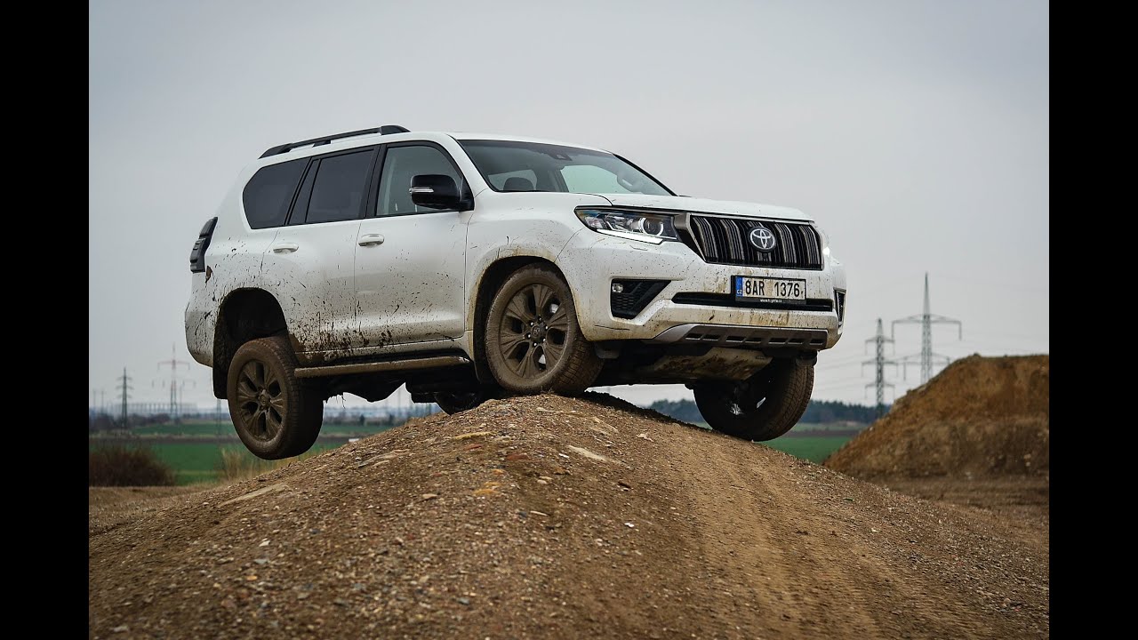 2021 Toyota Land Cruiser offroad driving, hill climbing, cross axles ...