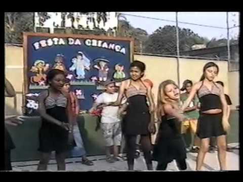 E.M.ÁGUAS CLARAS DANÇANDO FUNK PERLA
