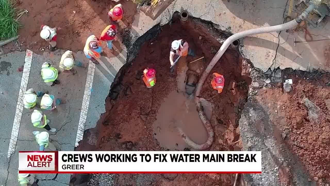 Crews Working to Fix Water Main Break - YouTube
