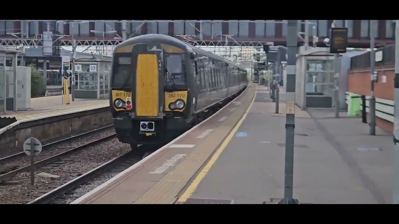 rog green liveried 37 608 hauls 387 170 ilford to reading through ...