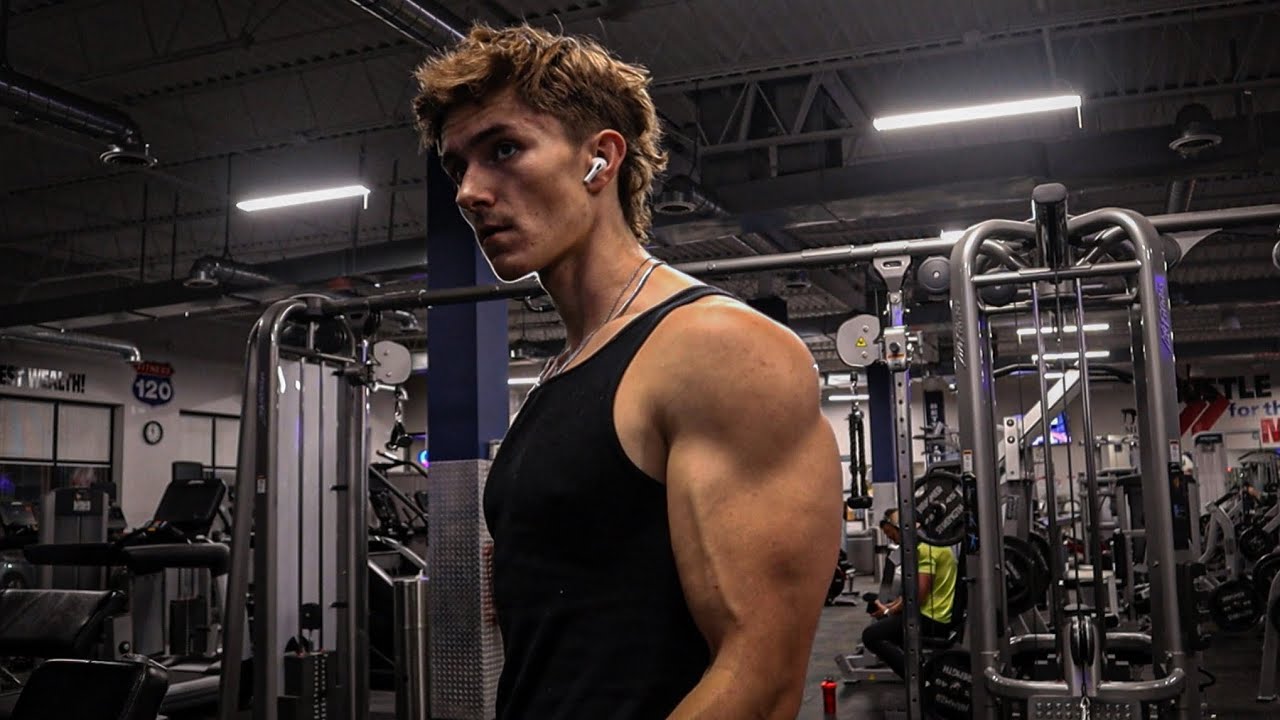 HOW TO GROW YOUR TRICEPS?? / SHOULDER AND ARM WORKOUT - YouTube