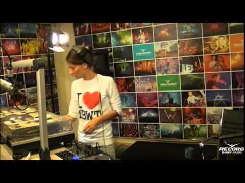 Lady Waks In Da Mix #284 (11-06-2014) - YouTube