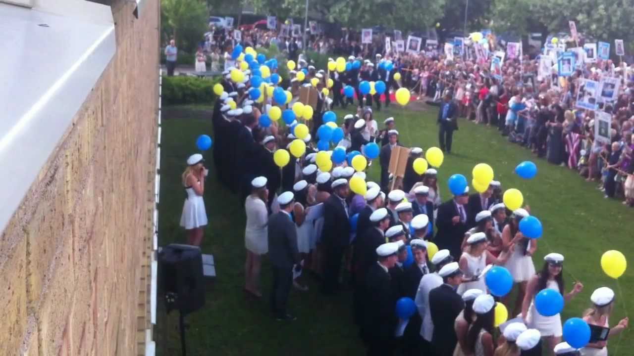 Celsiusskolan Student 2012 - Ballongsläpp och utspring! - YouTube