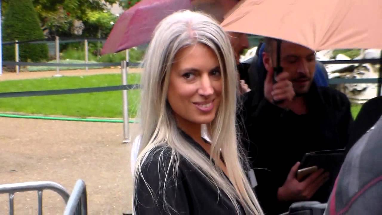 Sarah HARRIS @ Paris Fashion Week 5 october 2015 show Giambattista ...