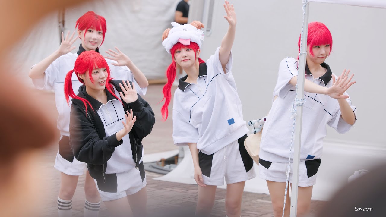 QWER LCK 서머 파이널 팬페스타 퇴근길 | 240906 - YouTube