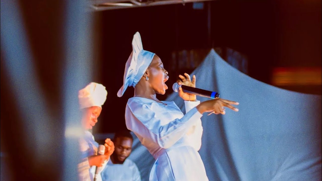 THIS IS PURE CELESTIAL WORSHIP WITH BOLA HALLELUJAH AT CCC APETE IBADAN ...