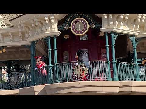 °o° Mickey and Minnie Mouse say GoodBye to their Guests - YouTube