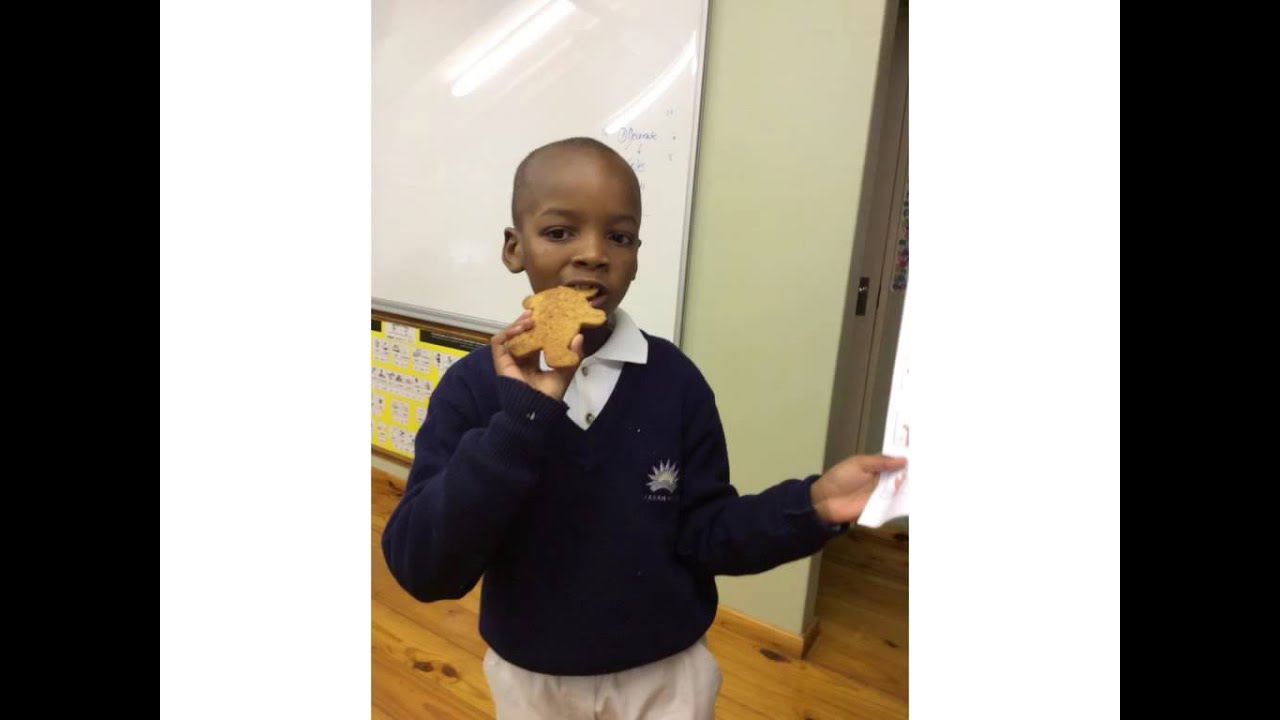 How to eat a Gingerbread Cookie - YouTube