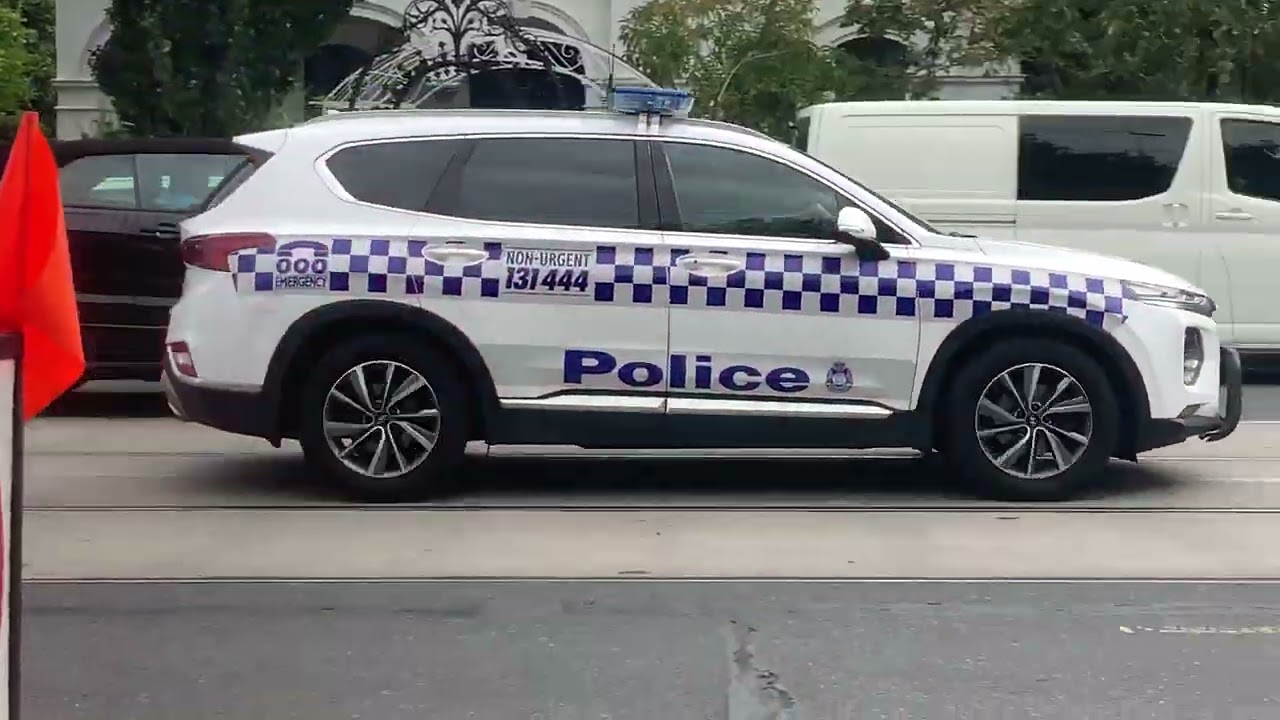 VICPOL // Hyundai Santa Fe - Responding Code 1 - Camberwell - YouTube