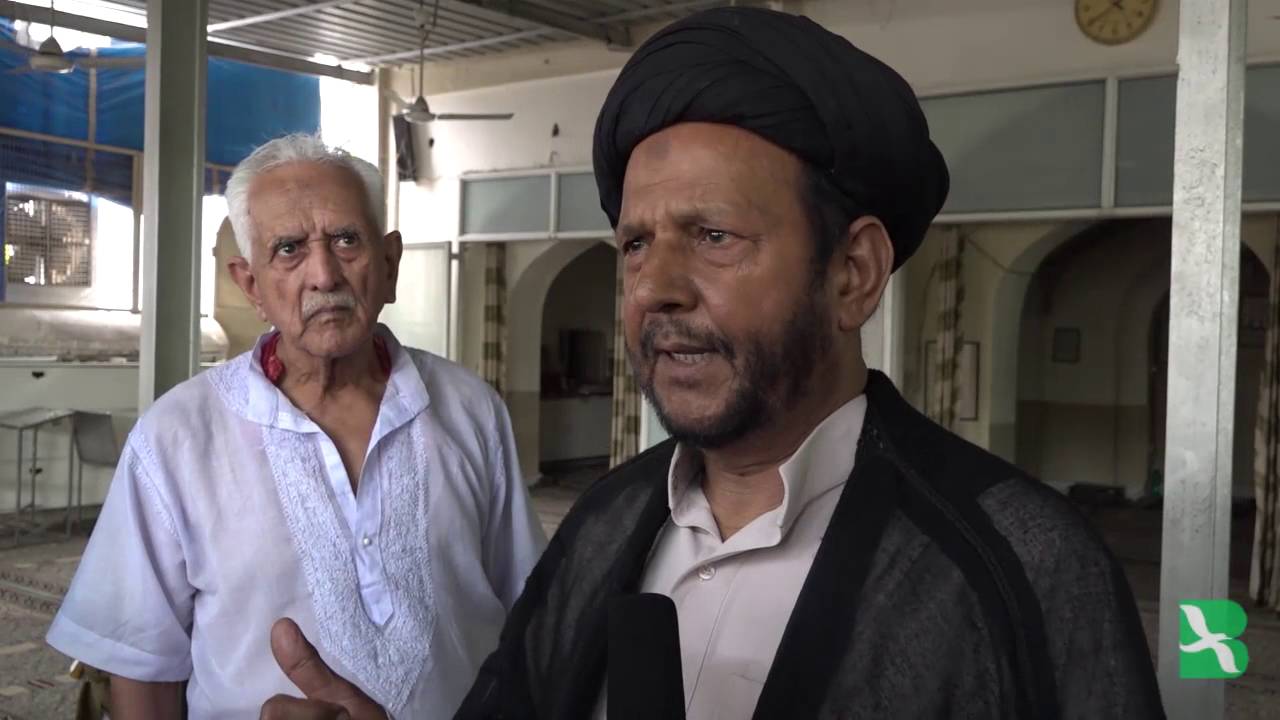 India: Sunni and Shia Muslims Pray Together on Eid - YouTube
