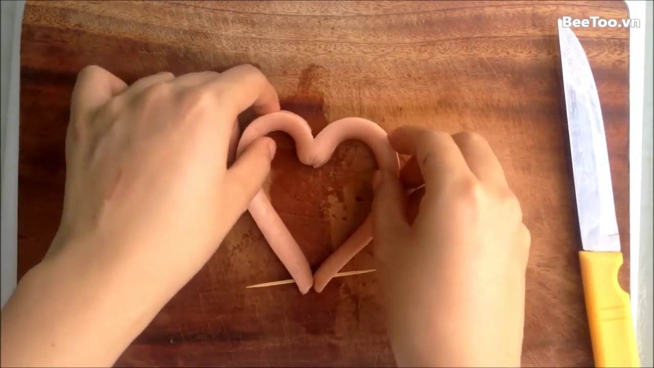 how to make heart shape egg with sausages - YouTube