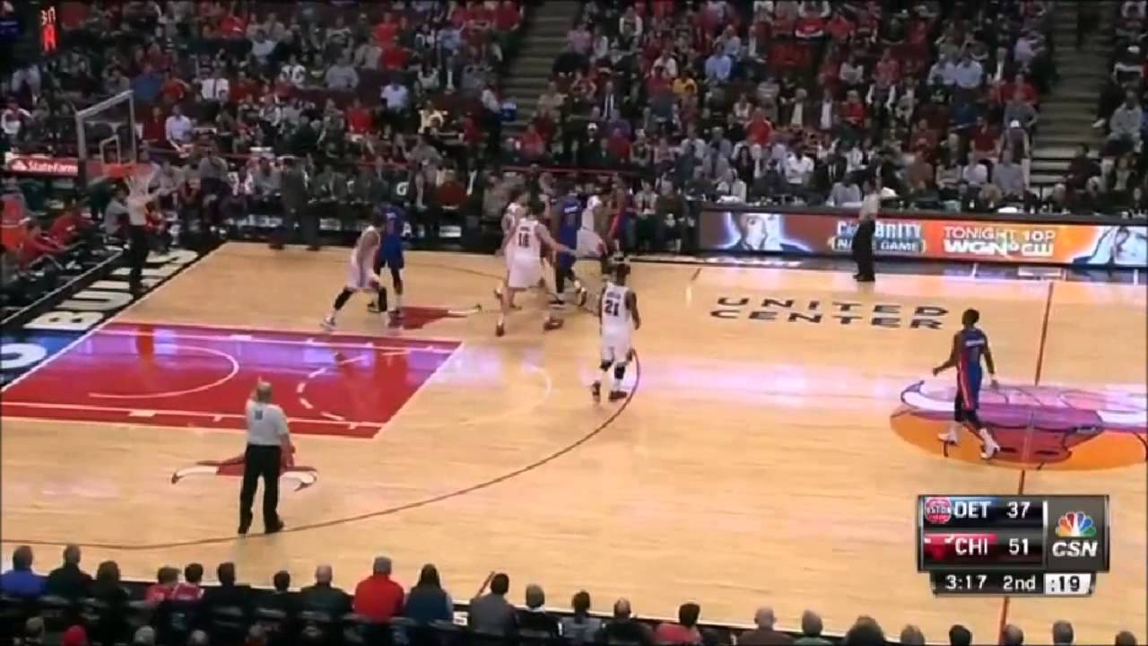 Derrick Rose crossed up Josh Smith (11-10-14) - YouTube