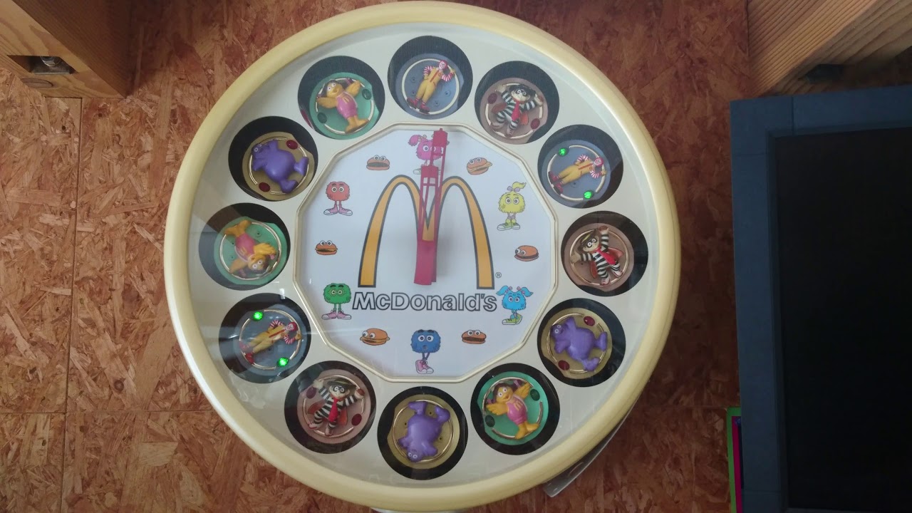 マクドナルドにあるカラクリ時計 NO.2 【三匹のこぶた】 / セイコー ファンタジア - YouTube