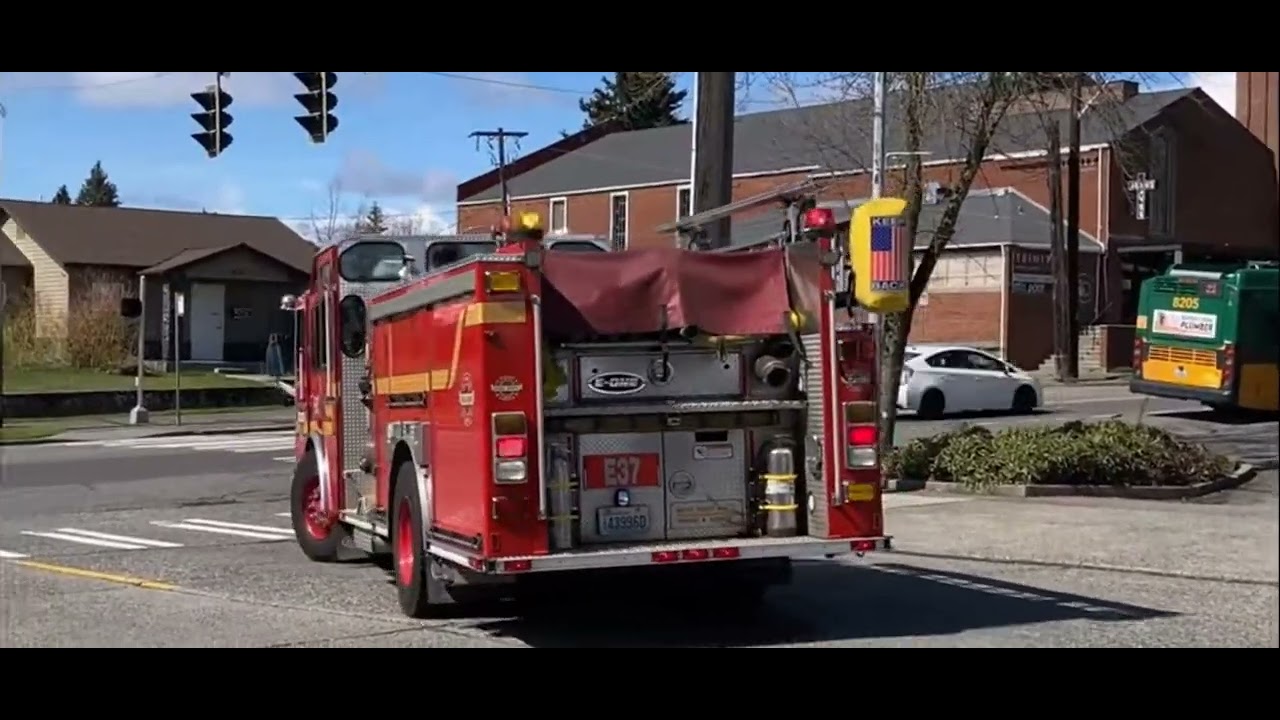 Seattle Fire Department Engine 37 Responding to a Medical Call - YouTube