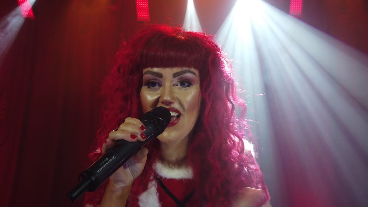 Getting into the Christmas spirit 2020 /Demi McMahon/ Dundee /Music ...