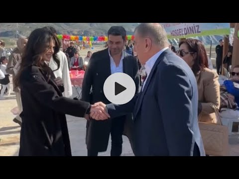 Ozan Akbabanın Sinem Ünsala Bakışları Dikkat Çekti, Uzak Şehir Baş Rol Oyuncuları Festivala Katıldı