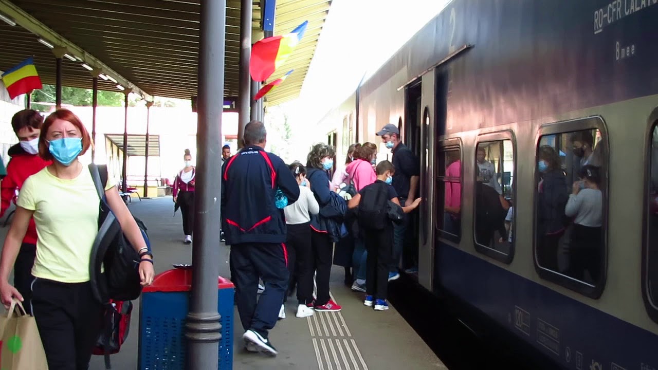 Tren de pasageri in gara Busteni, sept 2020 - YouTube