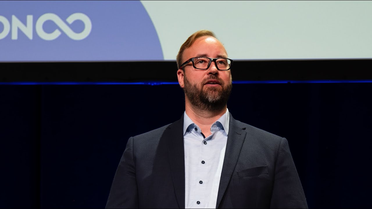 The SDN Insider Interviews with Marc Stickdorn! - YouTube