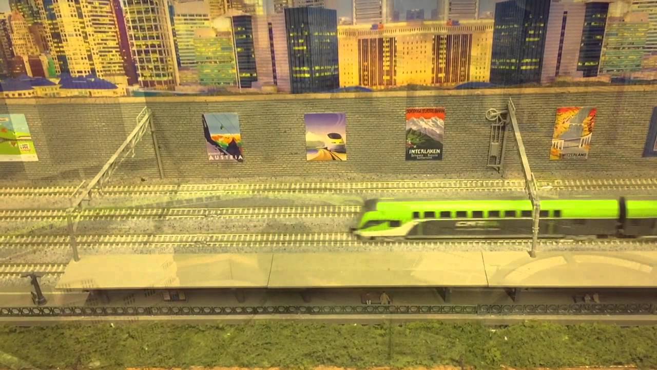 Minitrix 11610 City Airport Train N scale - YouTube