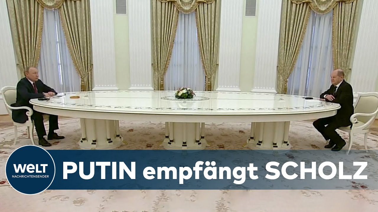SCHOLZ bei PUTIN: Begrüßung am Sechs-Meter-Tisch | WELT DOKUMENT - YouTube
