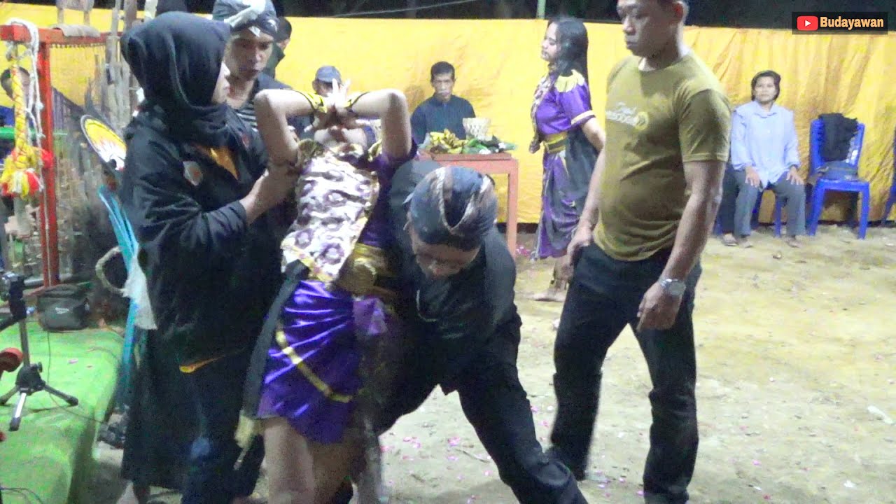 Penyembuhan Cewek Cantik Kesurupan Kuda Lumping - YouTube