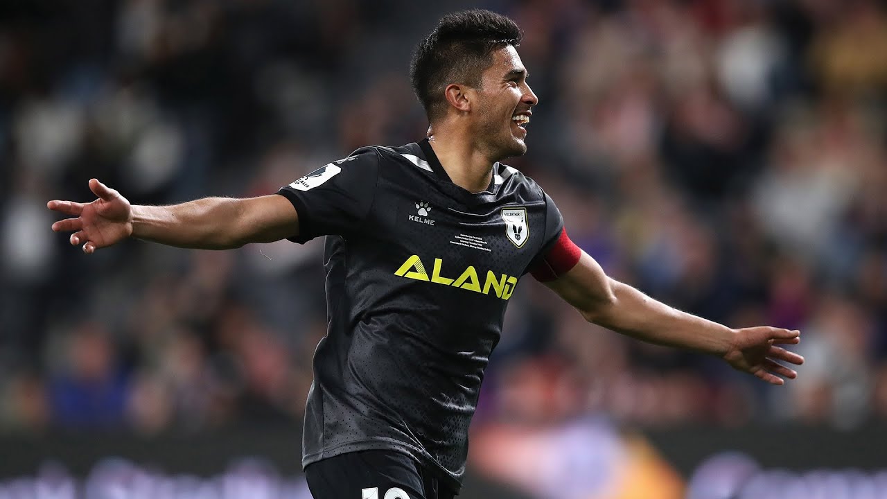 Mark Viduka Medallist: Ulises Dávila | Australia Cup - YouTube