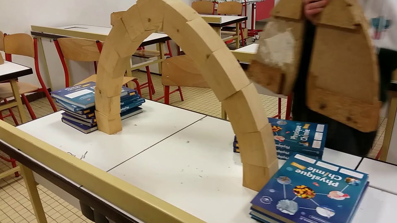 Comment fabriquer un pont ? principe de l'arche - YouTube