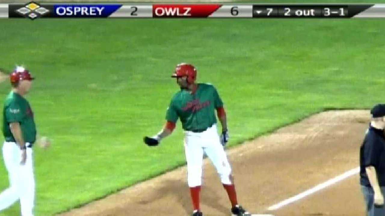 Quinten Davis triples in a run for the Owlz - YouTube