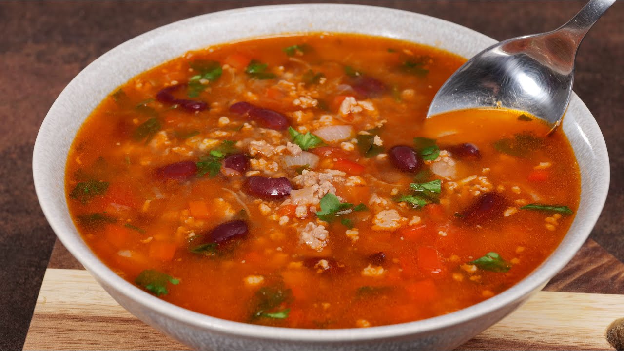 Bohnen mit Hackfleisch sind eine so leckere und gesunde Suppe, dass Sie ...
