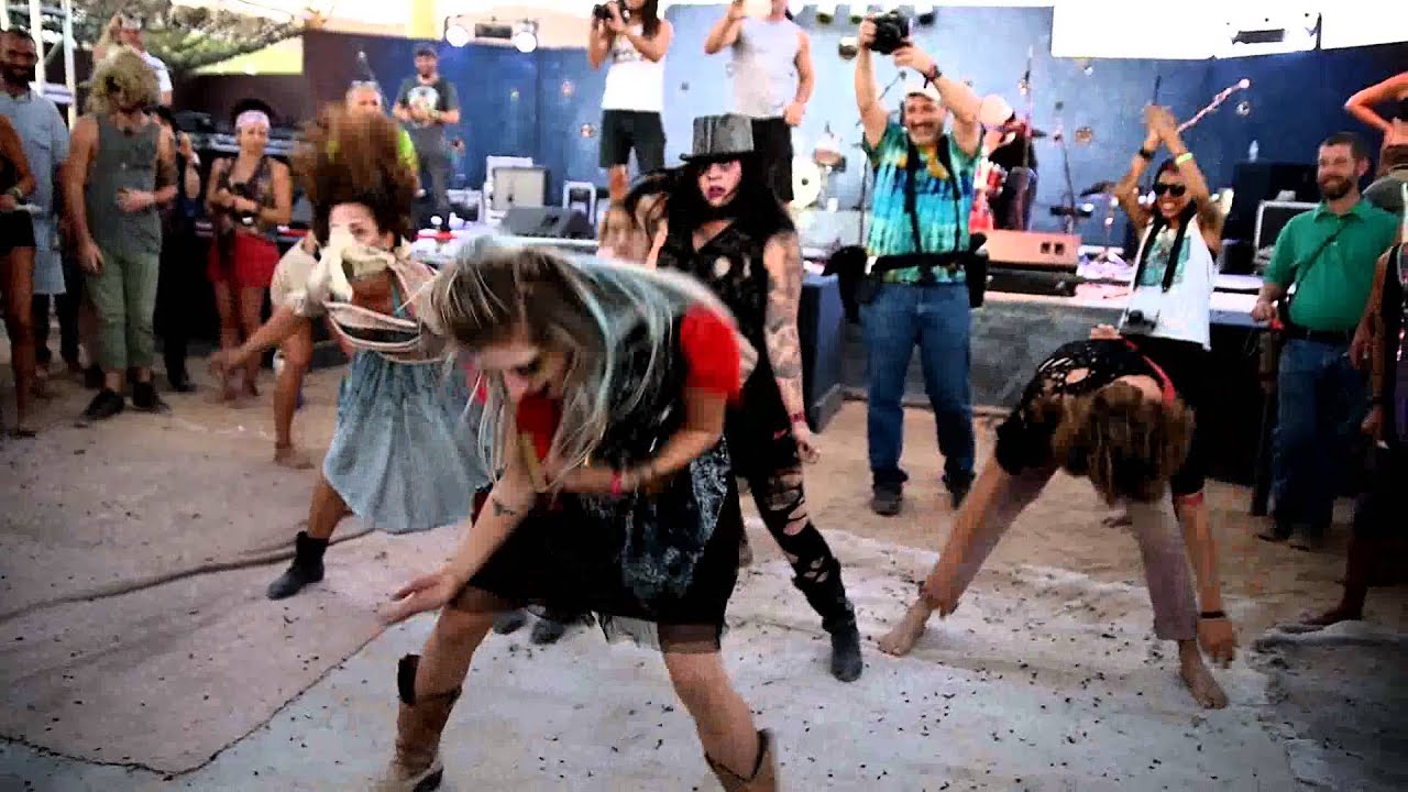 Thriller Dance Joshua Tree Music Festival October 10 2015 - YouTube
