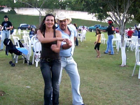 Paulo e Vania dançando