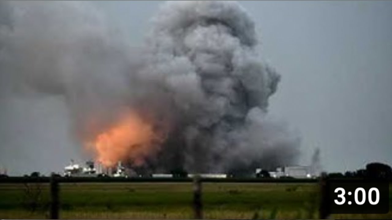 Huge Fire At SpaceX Starbase TX - YouTube