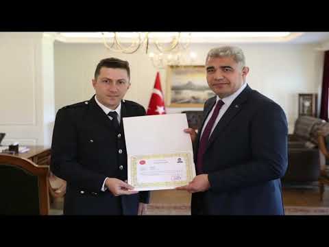 AZERBAYCAN BAYRAĞINI ÖPEREK TESLİM ALAN POLİS KONUŞTU