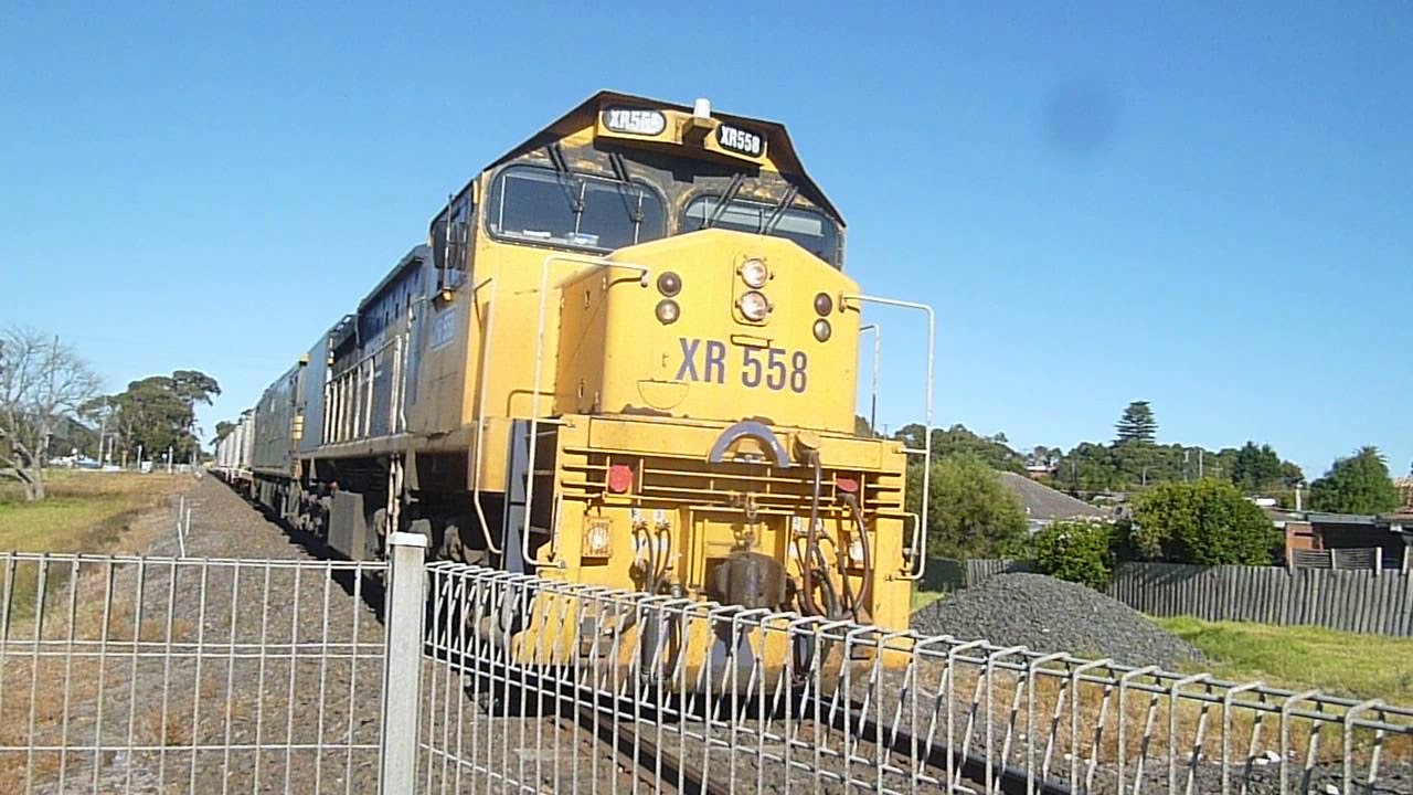 XR Class Leads The Long Island Steel Train - XR558 and G528 ...