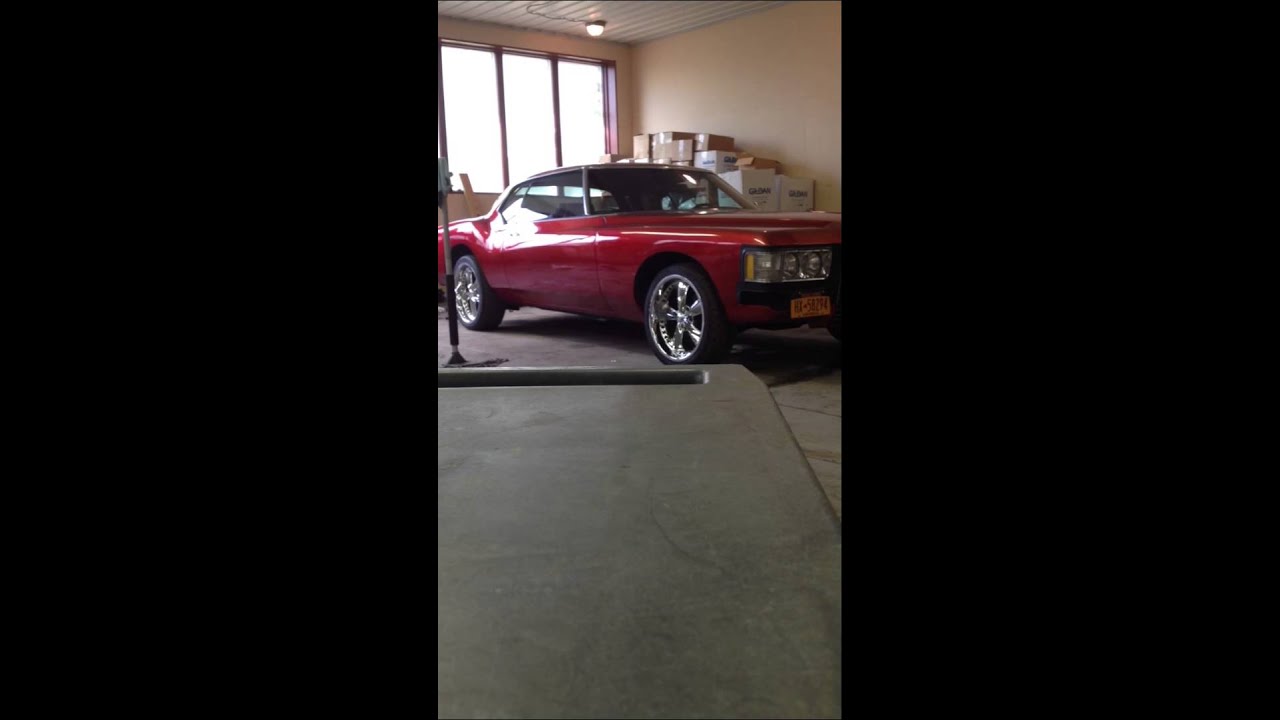 Buick Riviera 1973 on air suspension - YouTube