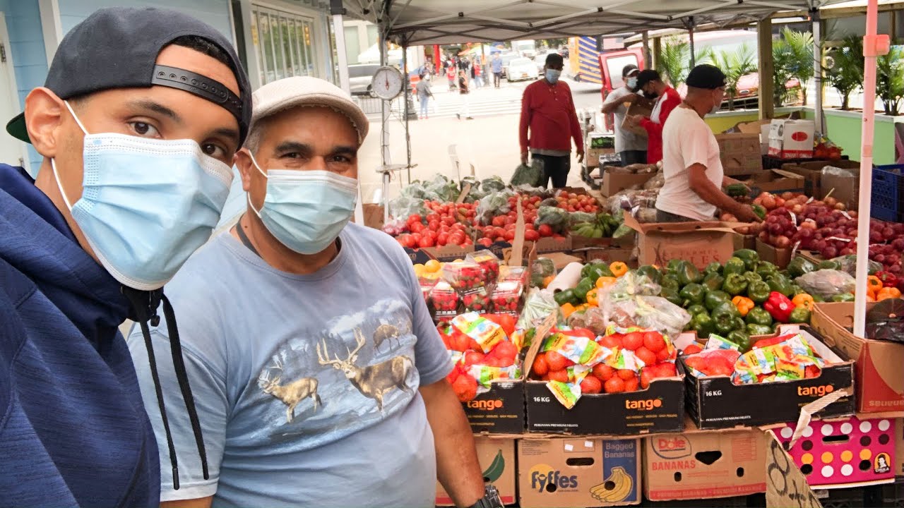 Asi se gana la vida un vendedor de frutas callejero en Nueva York ...
