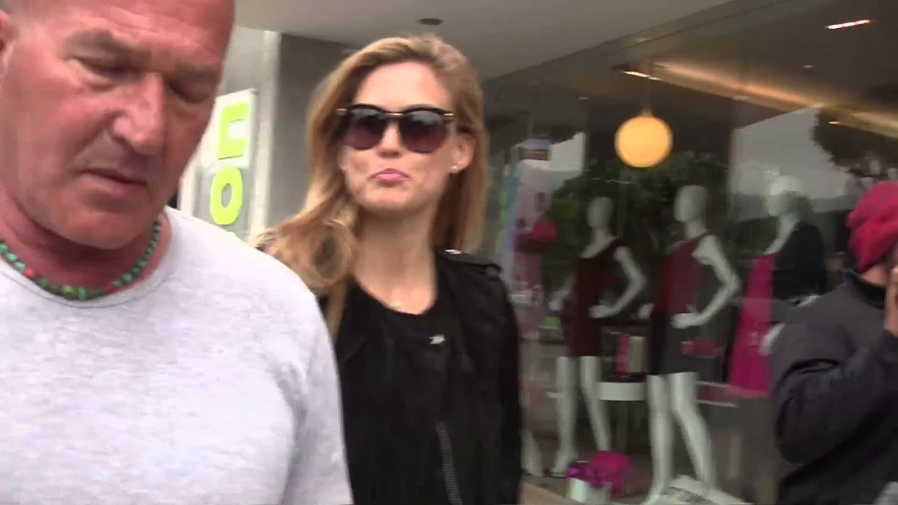 Bar Refaeli Asked About Kissing Nerds, Shops With Father On Robertson ...