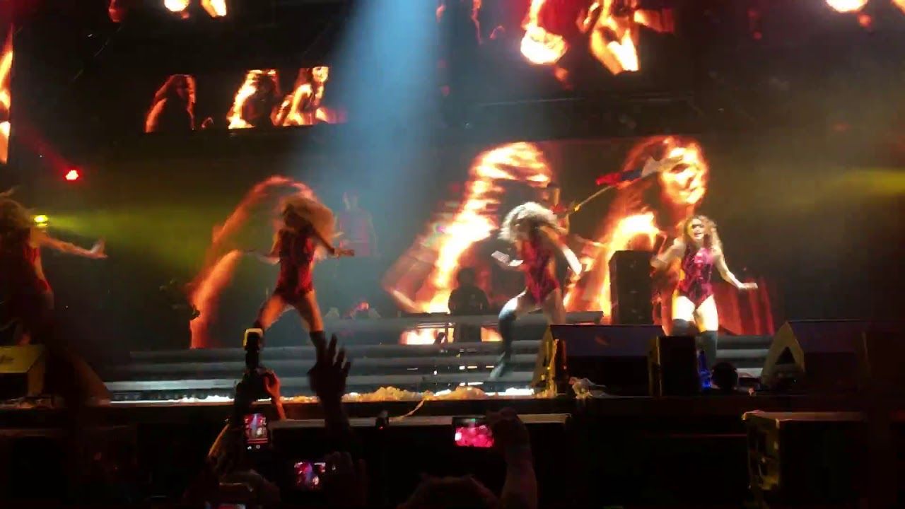 Fraules with Fraules Team show for Major Lazer in Moscow - YouTube