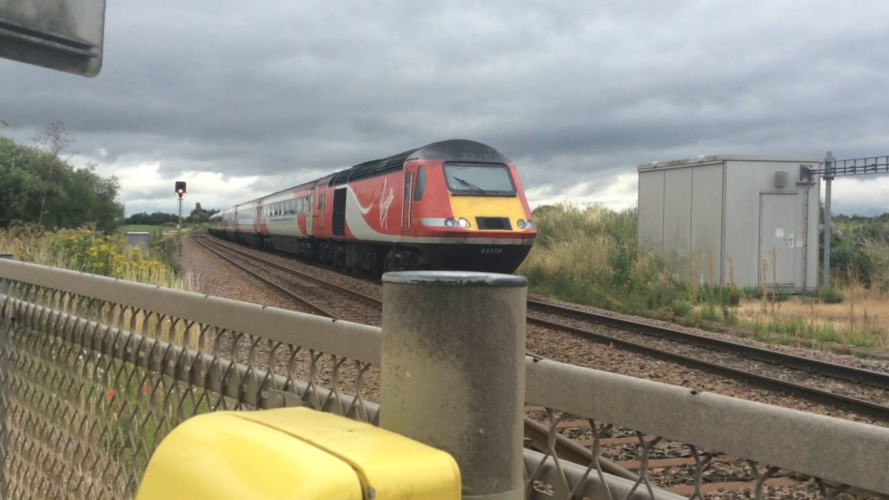 South Collingham Level Crossing (16/07/2016) - YouTube