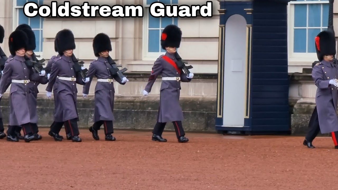 Coldstream Guards on Duty at Buckingham Palace! - YouTube