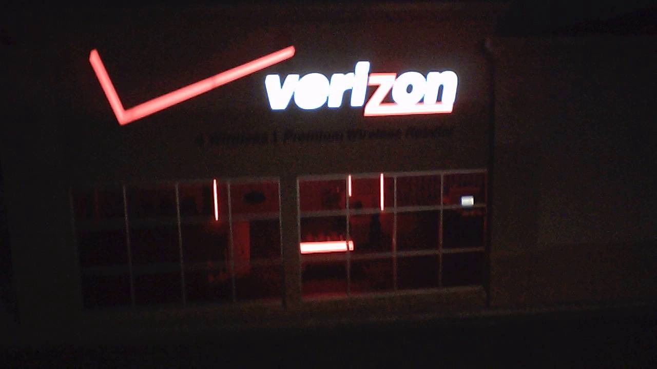 Verizon Store Hubson X4 H107C Micro Drone Video - YouTube