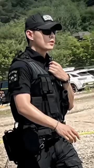 BTS' V absolutely dashing in his SDT uniform. #BTS #Taehyung - YouTube