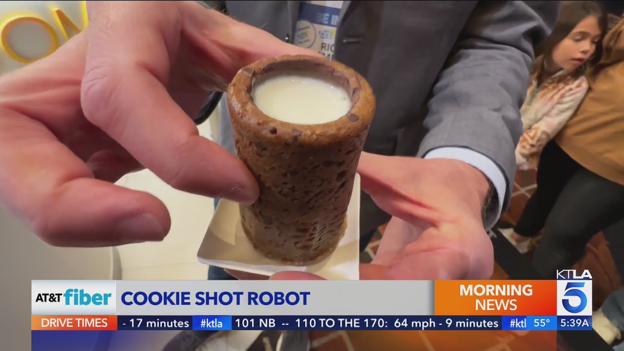 Cookie Shot Robot at Caesars Palace Las Vegas - Rich on Tech - YouTube