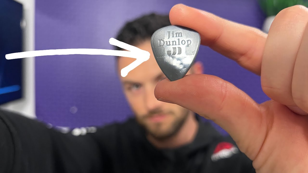 How to hold a pick (for beginners) - YouTube