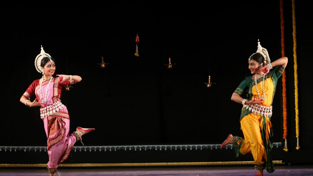 Radha Rani Sange Nache Murali Pane | Odissi Dance | Mahima, Debashrita ...