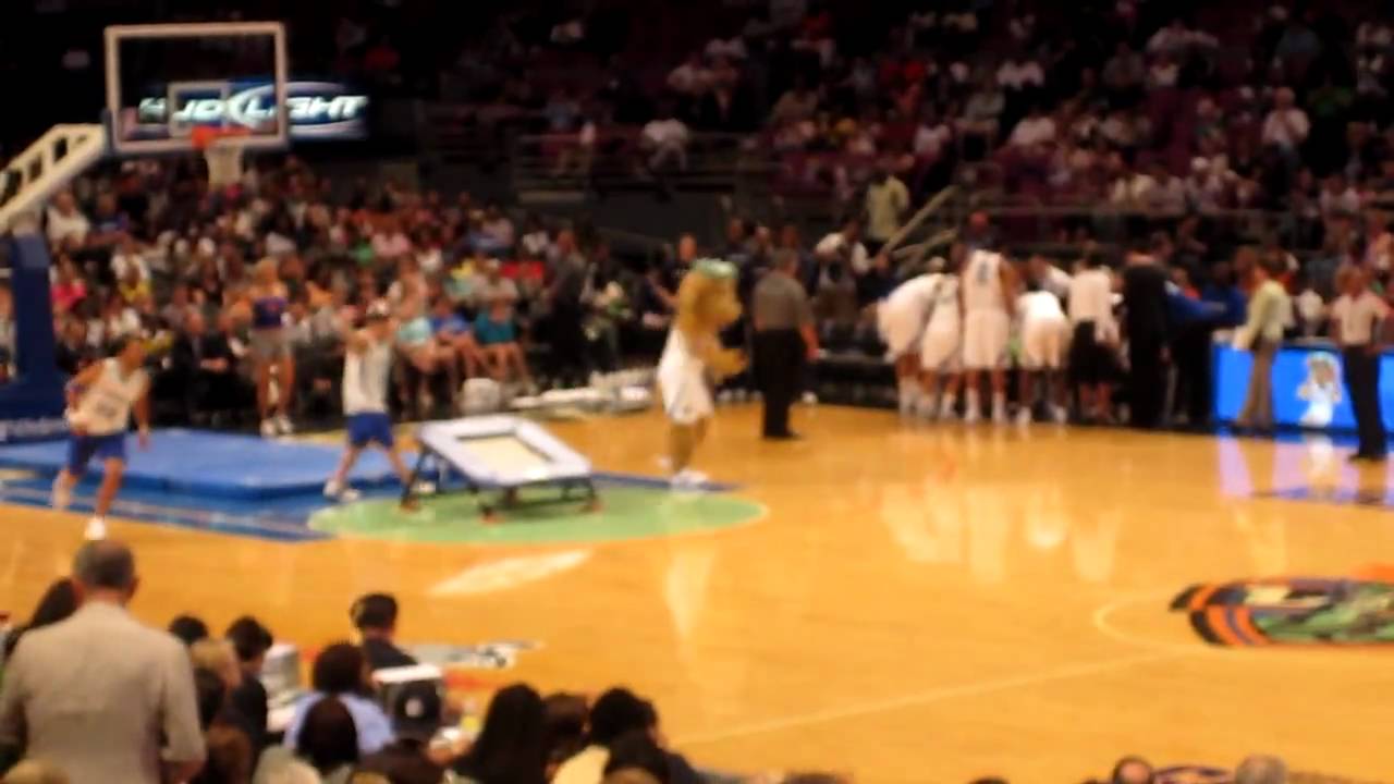 New York Liberty's Maddie and the Dunkyard Dogs - YouTube