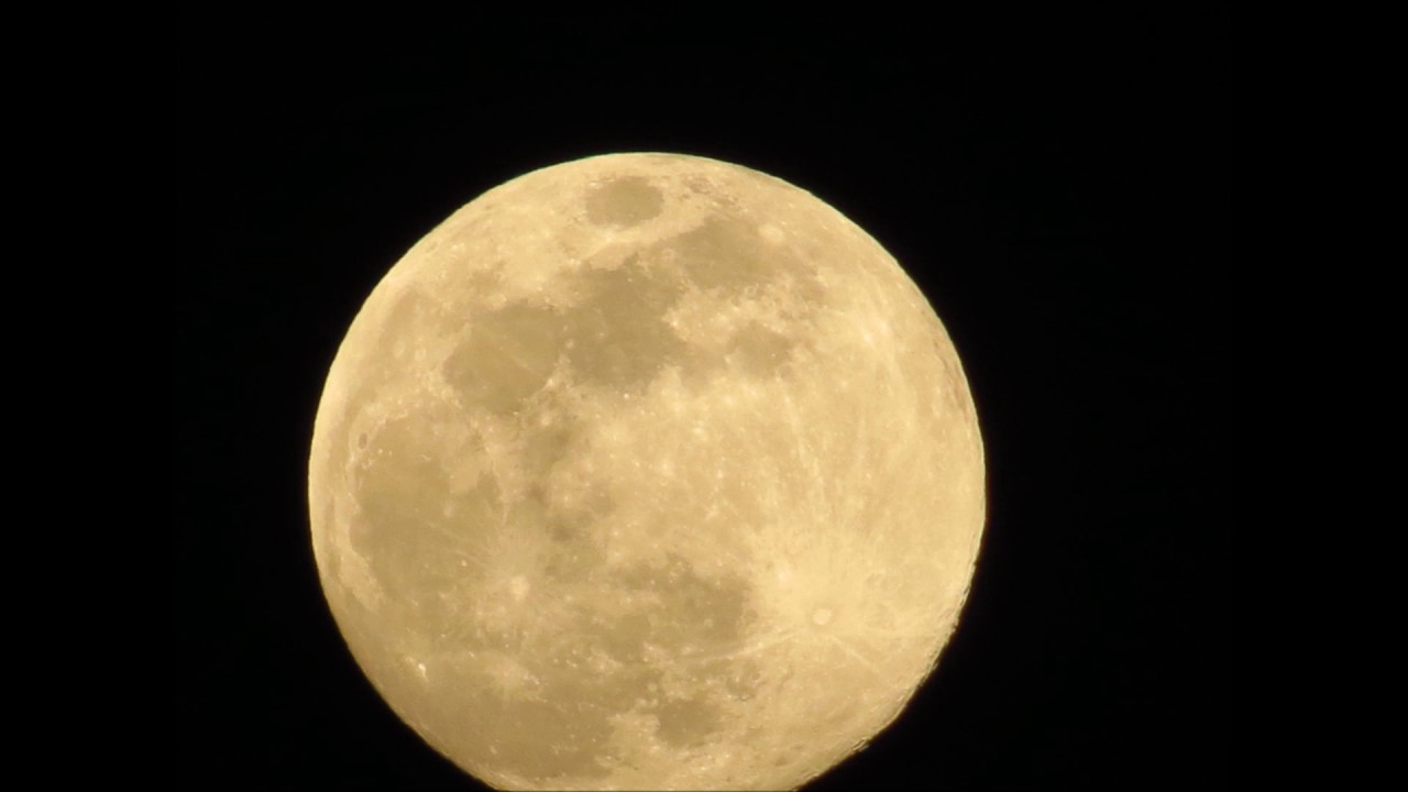 A few shots of a beautiful Moon - YouTube